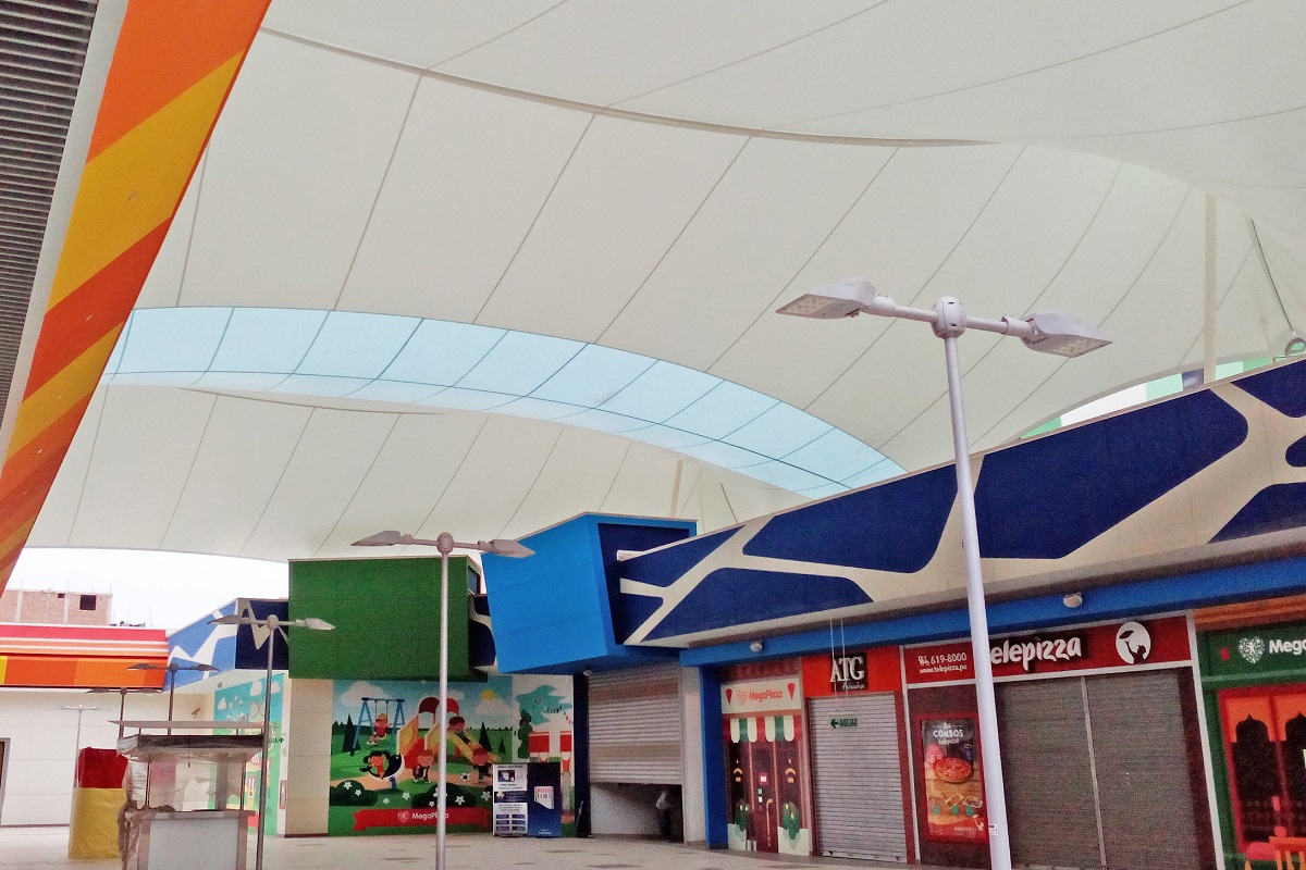 Tensoestructuras Mall Mega Plaza VES, Lima. - Espacio Cubierto